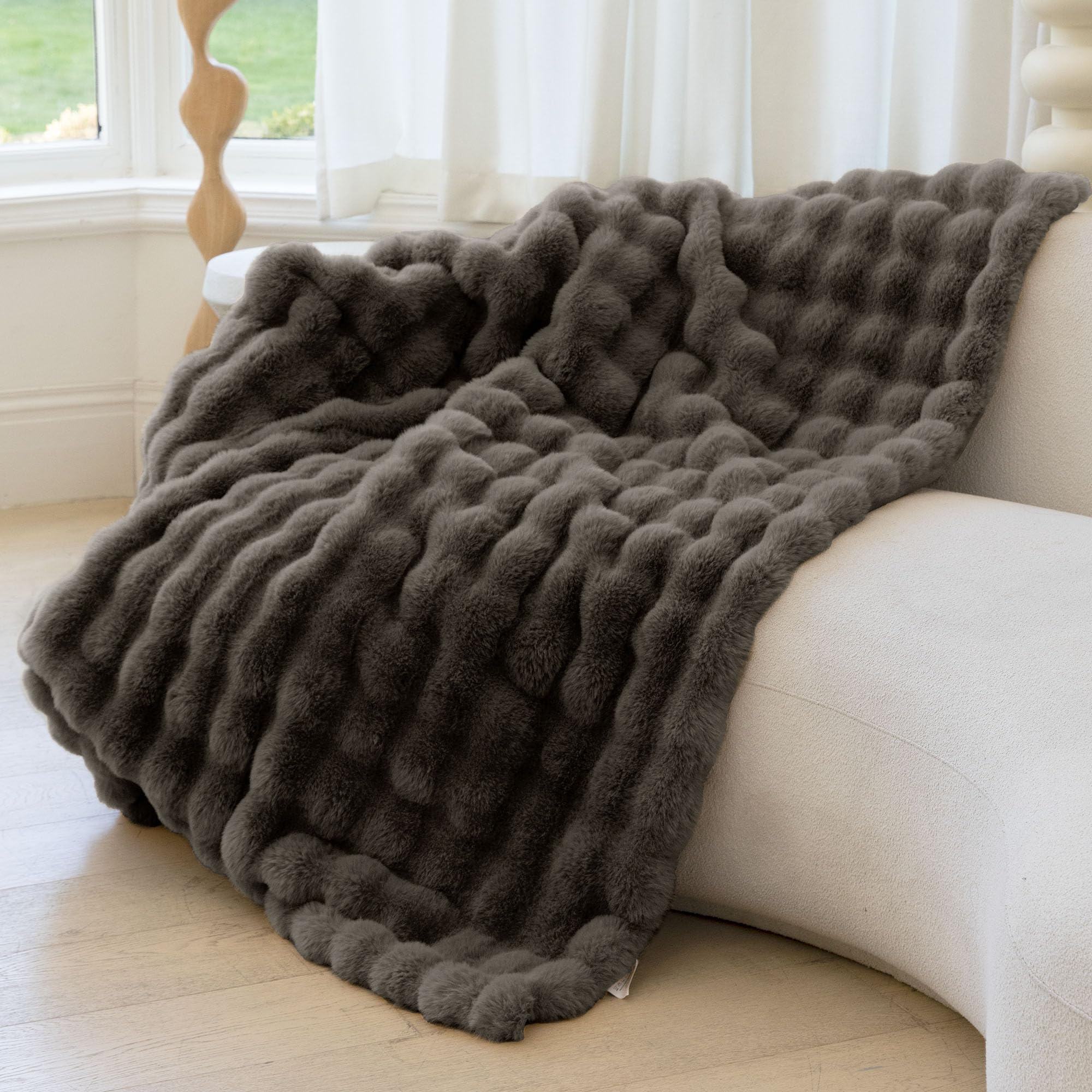 Cozy Faux Fur Blanket – Soft, Fluffy, Warm Bubble Blanket for Couch, Bed & Living Room | Large and Luxury Fleece Blanket | Ideal for Couch Throws, Decorative Throws, or Bed Comforter,Apricot Orange