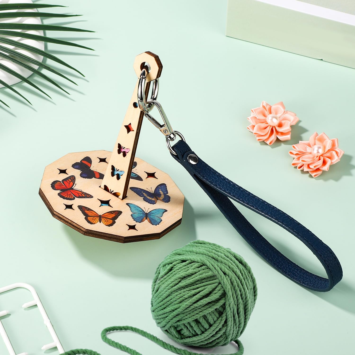 Portable Wrist Yarn Holder for Knitting, Wood Wrist Yarn Ball Holder Stand Minder Yarn Spinner Spinning Ideal Crochet Kit Yarn Storage Organizer Crocheting Supplies for Craft Lover (Butterfly)