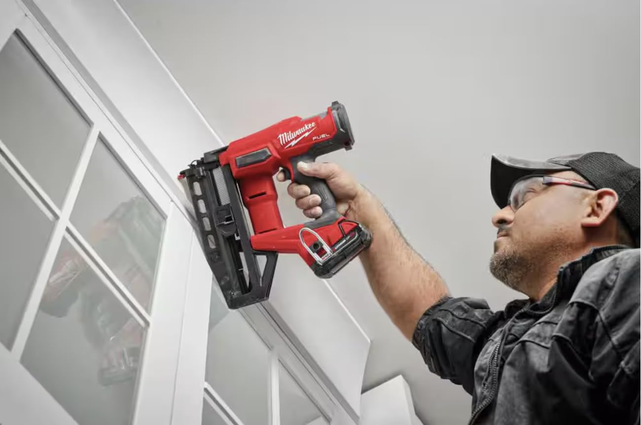 Milwaukee 3020-20 M18 FUEL 18-Volt Lithium-Ion Brushless Cordless Gen ll 16-Gauge Straight Finish Nailer (Tool Only)