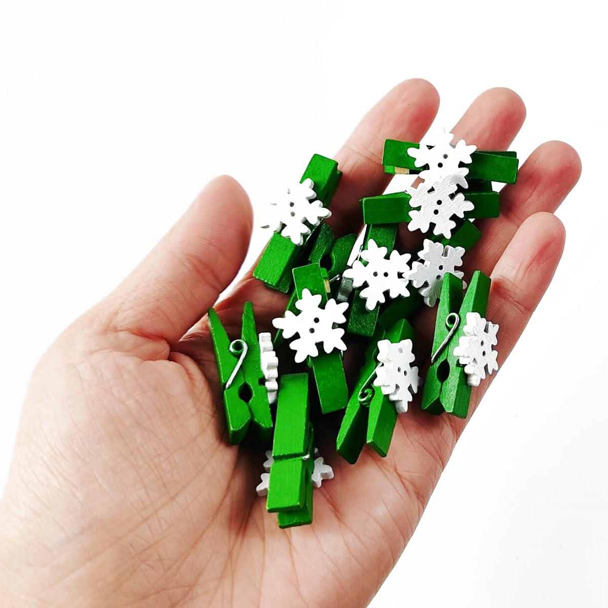 ROYHOO 60PCS 1.38” Christmas Wood Clips Xmas Snowflake Clothespins DIY Photo Pegs Hanging Clips for Party Favors Home School Art Craft Decor (Green)