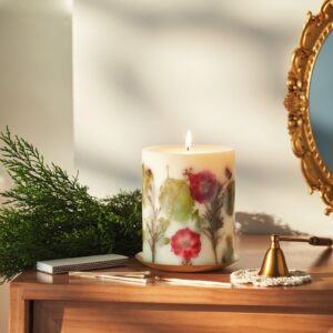 rosy rings essence of christmas botanical candle | luxury aromatherapy long lasting candle home decor gifts notes of eucalyptus, balsam fir, cedarleaf, pine cone, vetiver burn time 120 hours 5.5" h