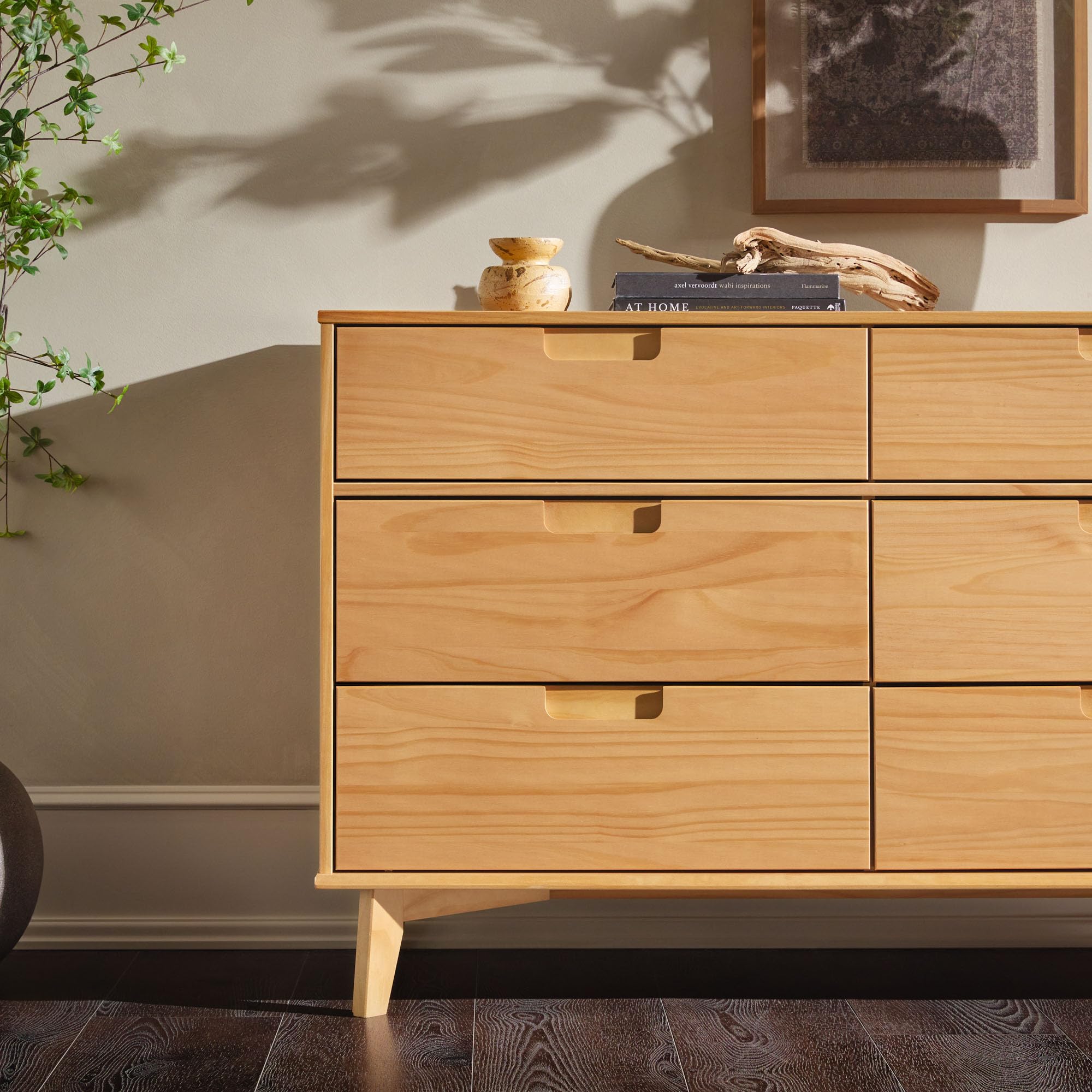 Walker Edison Mid-Century Modern Grooved Handle Wood 6-Drawer Dresser, 52 Inch, Natural Pine