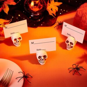 AHANDMAKER 3 pcs Skull Table Card Holder Clip for Cards on The Table Top Resin Skull Table Number Holder, Spooky Desktop for Party Graveyard Halloween Decoration