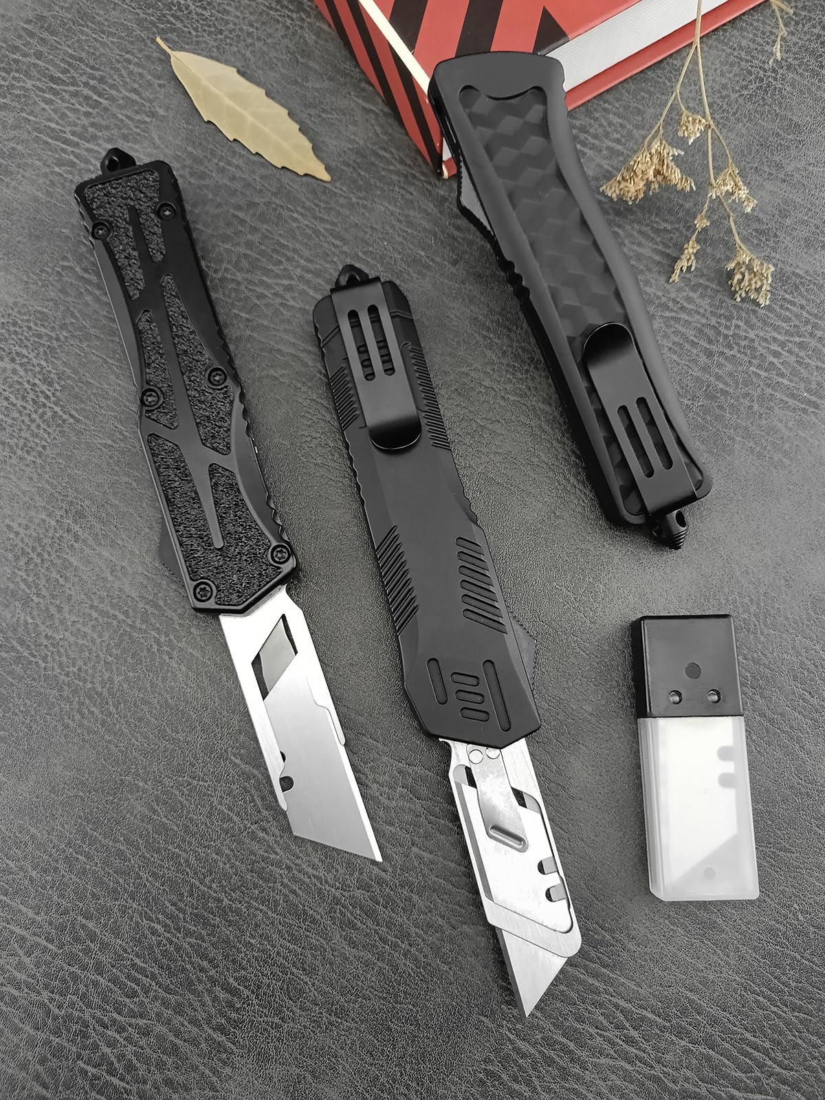 Folding Utility Knife with Clip, Retractable Box Cutter, EDC Knife with Heavy Duty Safety Zinc Alloy Handle and 10 Sharp 440C Steel Replacement Blades, Everyday Use Utility Knife（Checkered Handle）