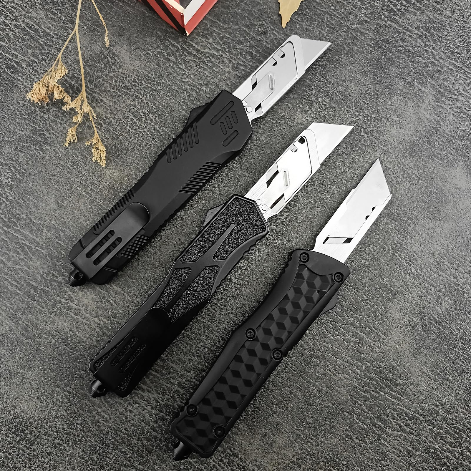 Folding Utility Knife with Clip, Retractable Box Cutter, EDC Knife with Heavy Duty Safety Zinc Alloy Handle and 10 Sharp 440C Steel Replacement Blades, Everyday Use Utility Knife（Checkered Handle）