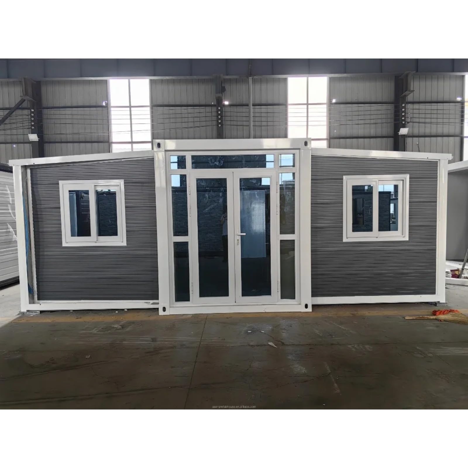 Customized Prefab Steel Frame House Mobile Prefab Expandable Container House with Full Bathroom Kitchen 2 Bedrooms