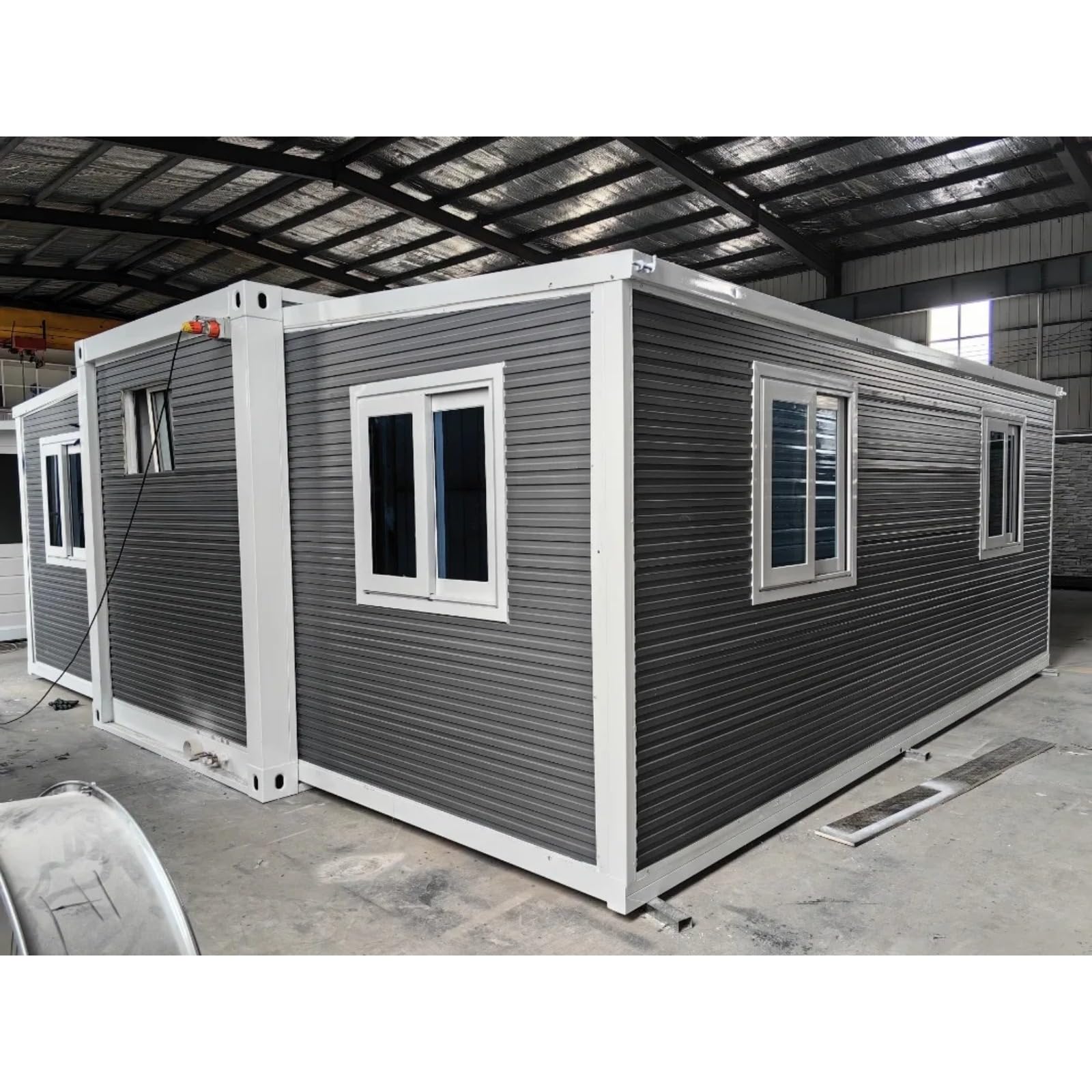 Customized Prefab Steel Frame House Mobile Prefab Expandable Container House with Full Bathroom Kitchen 2 Bedrooms