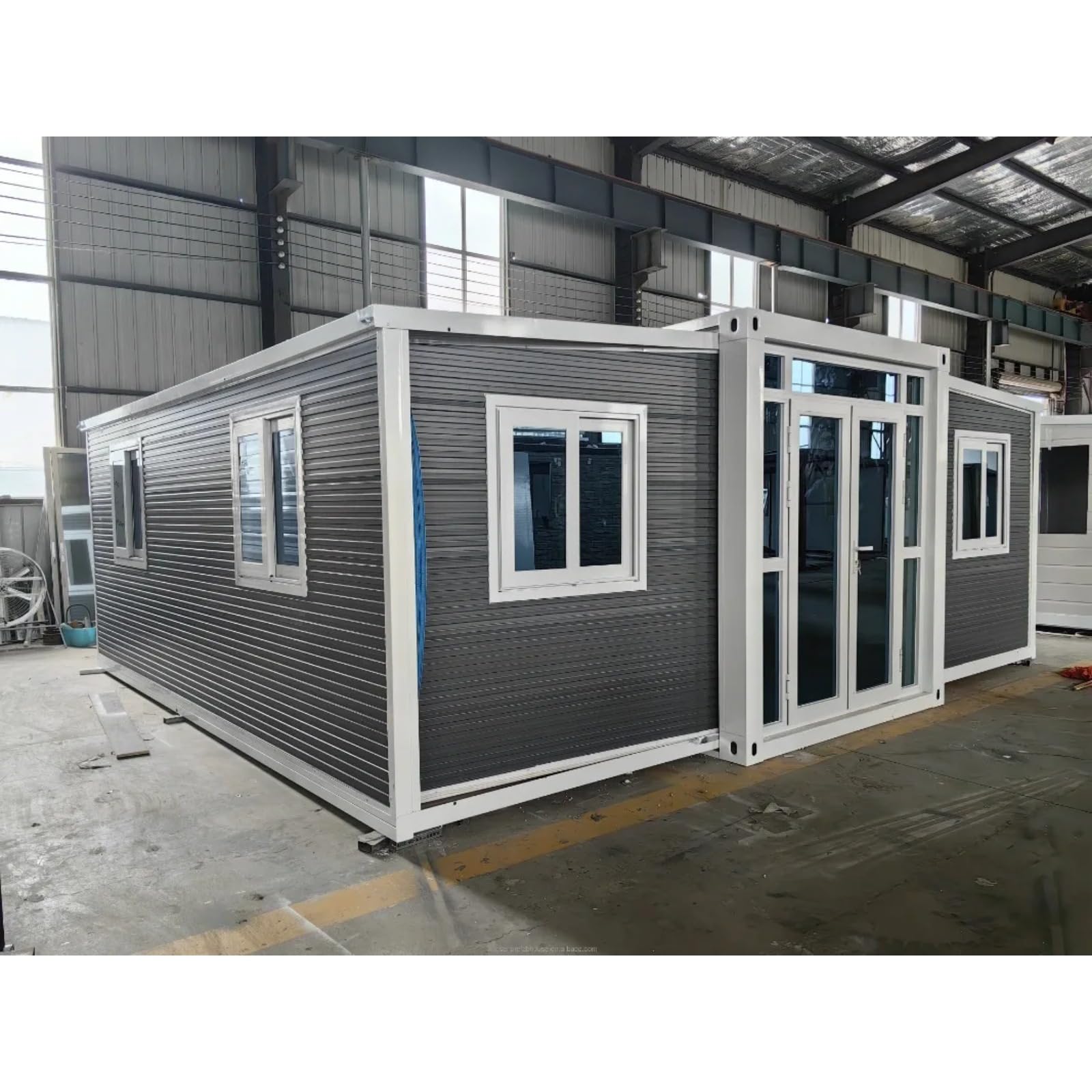 Customized Prefab Steel Frame House Mobile Prefab Expandable Container House with Full Bathroom Kitchen 2 Bedrooms