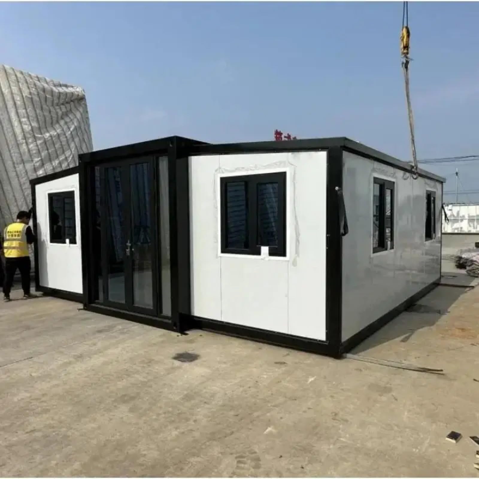 Folding Container House with 2 Bedrooms–Modular Expandable Design for Quick Setup and Easy Transportation, Ideal for Construction and Emergency Housing Solutions