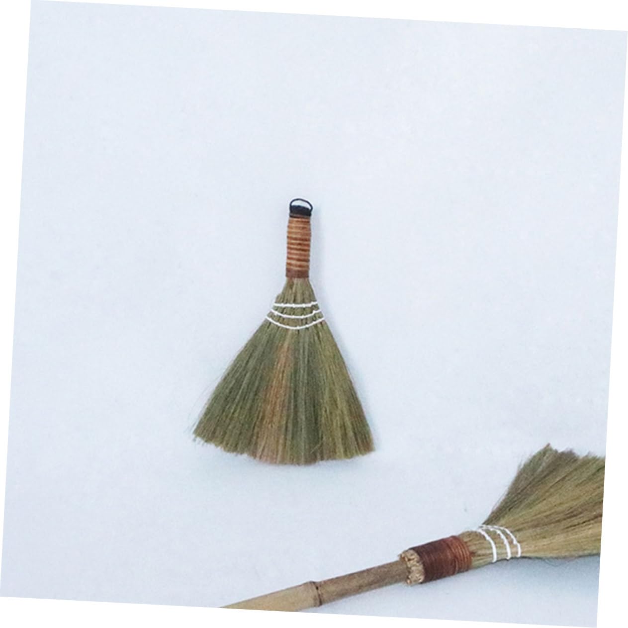 CIYODO Straw Broom Cleaning Brush Table Broom Hand-Made Broom Desk Dust Broom Cleaning Broom Desktop Small Broom Short Handle Broom Hand Broom Household Dust Brush Whisk Broom Desk Broom