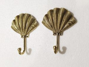 brass sea shell wall mount hooks set of 2 pieces sculpture unique a excellent item for home | office | restaurant decorative item statue coat hook by indiaart12, height - 13 cm