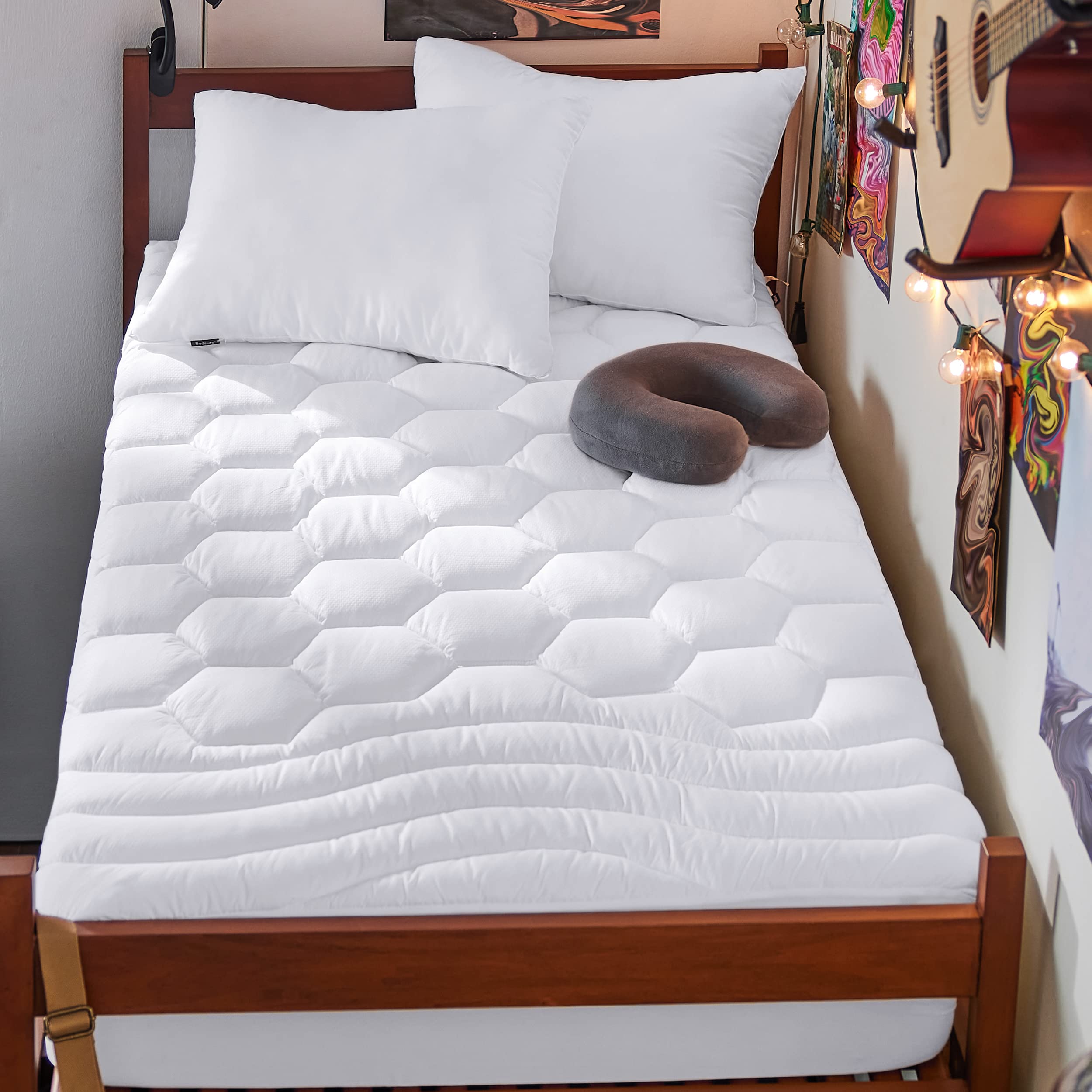 Bedsure White Twin XL Mattress Pad Bundle Twin XL Sheets for College Dorm