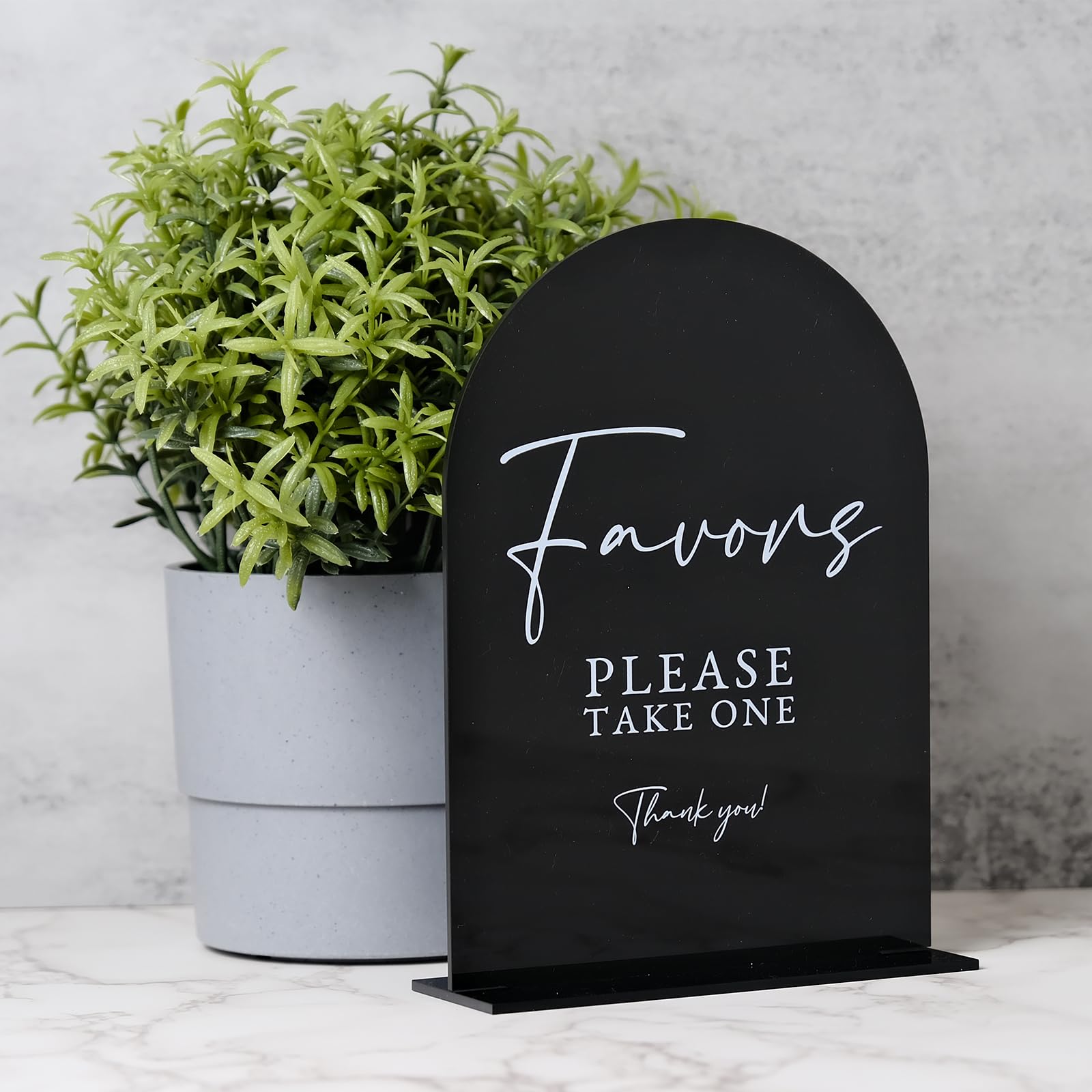 Acrylic Favors Sign with Stand- 5"x7" Black Arched Acrylic Wedding Sign and Base,1/8" Thick | Modern Calligraphy Arch Acrylic TableTop Sign for Wedding Reception & Event Party Table