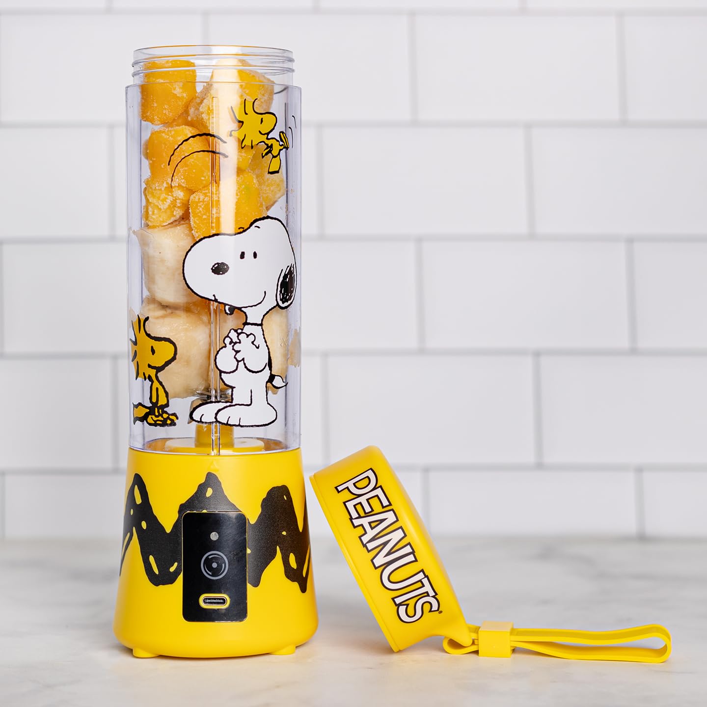 Uncanny Brands Peanuts Snoopy & Woodstock USB-Rechargeable Portable Blender