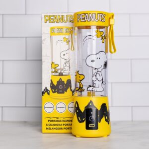 Uncanny Brands Peanuts Snoopy & Woodstock USB-Rechargeable Portable Blender