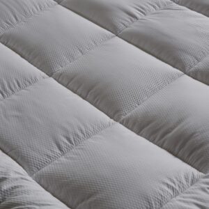 Great Bay Home Queen Mattress Topper. Thick, Elastic Corner Mattress Protector and Cover. Ultra-Soft Pillowtop Mattress Pad. Fits Mattresses Up to 18" (Queen, Light Grey)