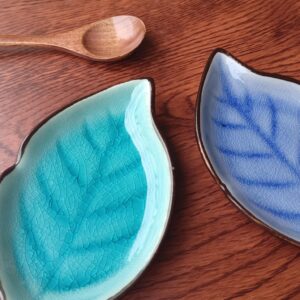 Ceramic Spoon Rest for Stove Top, Ice Cracks Leaf Cute Spoon Rest for Kitchen Counter, Cooking Spoon Holder for Kitchen Counter, Utensil Rest Spatula Rest Ladle Holder Tong Rest, 1 PC (A, Lake Blue)