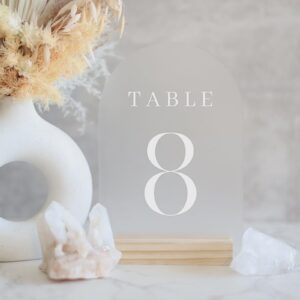 JINMURY Frosted Arch Wedding Table Numbers 1-20 with Wood Stands, 20 Pack 5x7" Frosted Acrylic Arch Signs and Wooden Base, Acrylic Table Numbers for Wedding (Frosted Table Numbers 1-20, 5"x7")