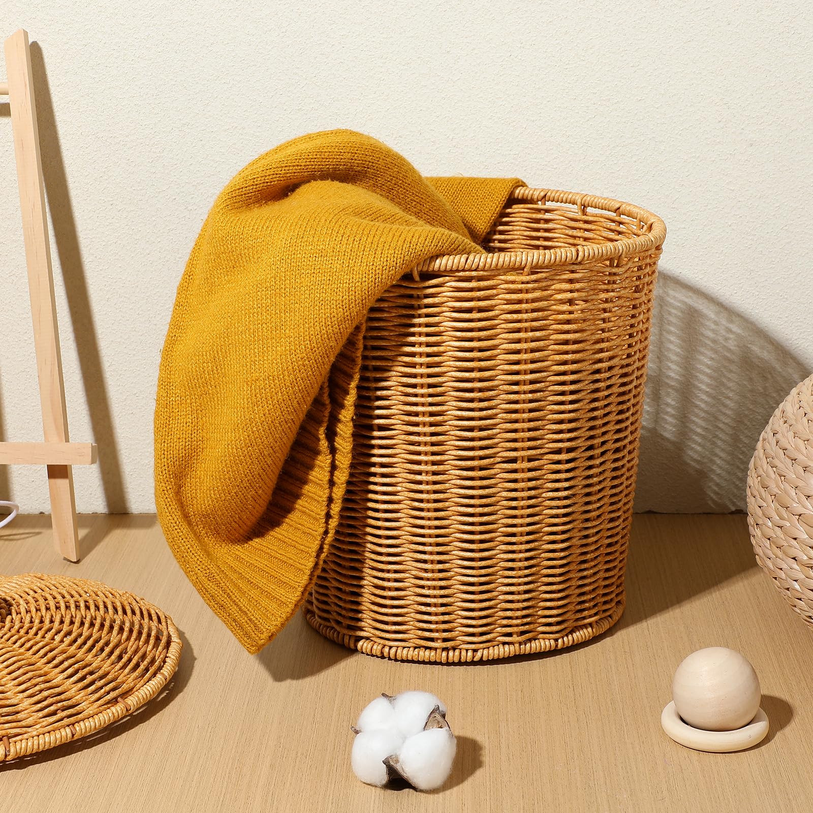 PRETYZOOM Small Wicker Waster Basket, Imitation Rattan Basket with Lid Bohemia Wicker Storage Basket Space Saving Small Trash Can for Bathroom Office (23x23x28cm)