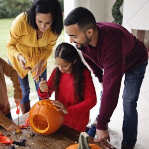 Peanuts - The Great Pumpkin Family Carving Kit by Pumpkin Masters: Includes 8 Carving Tools and 8 Carving Patterns