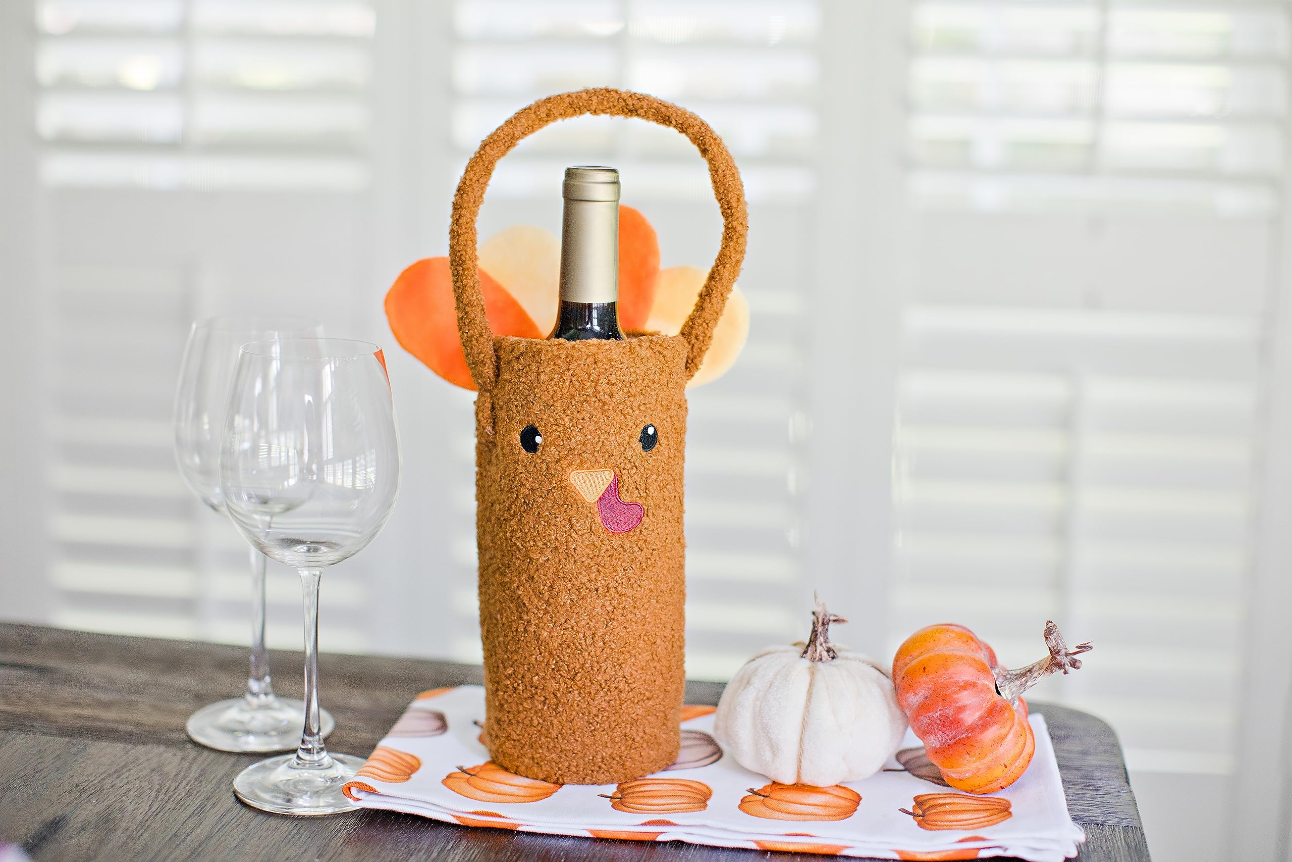 Pearhead Sherpa Turkey Wine Bottle Gift Bag, Thanksgiving Dinner Ideas, Funny Fall Housewarming Ideas, Holiday Party Hostess Gifts, Reusable Gift Bag, Soft Travel Wine Tote Carrier