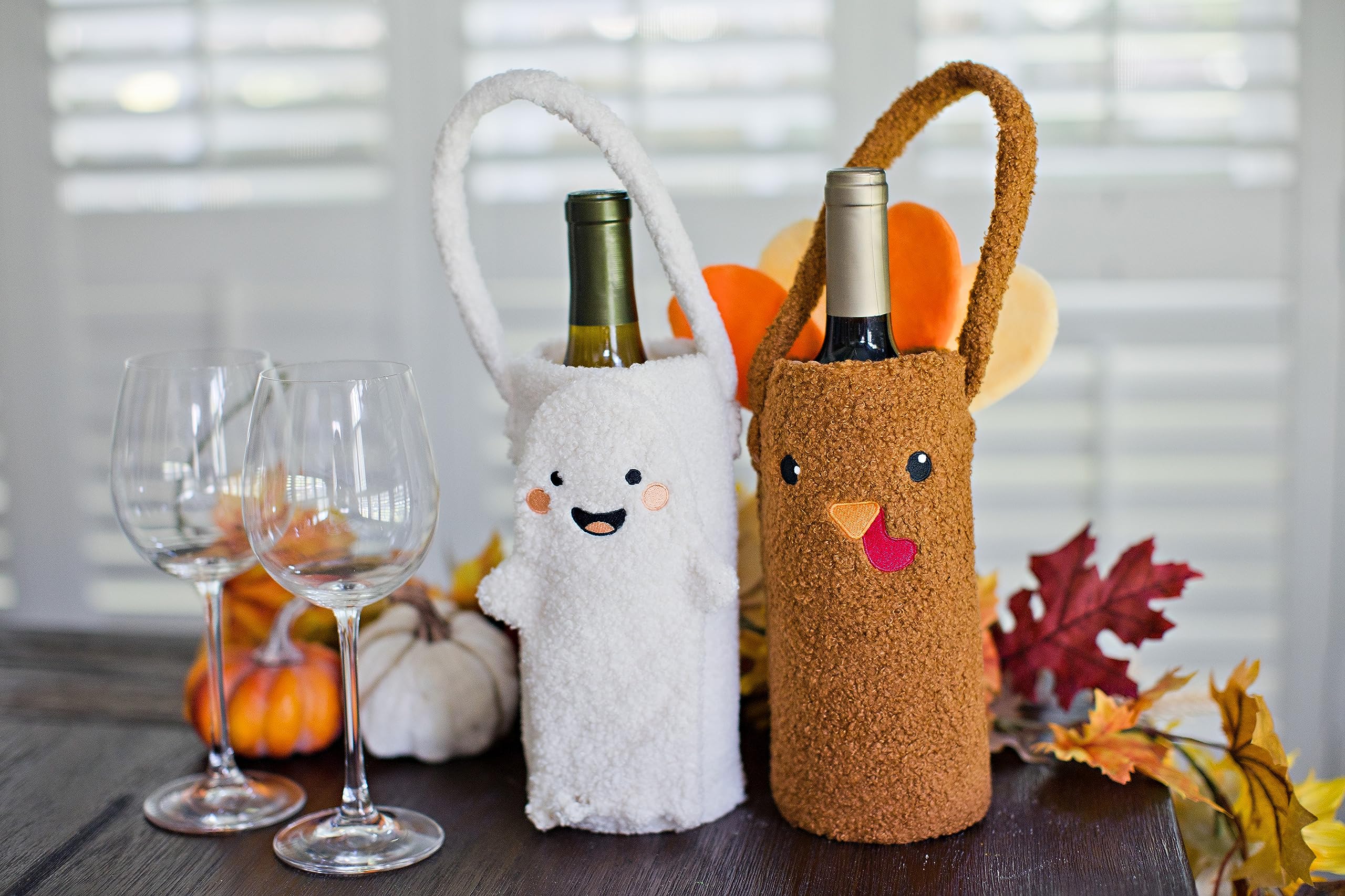 Pearhead Sherpa Turkey Wine Bottle Gift Bag, Thanksgiving Dinner Ideas, Funny Fall Housewarming Ideas, Holiday Party Hostess Gifts, Reusable Gift Bag, Soft Travel Wine Tote Carrier