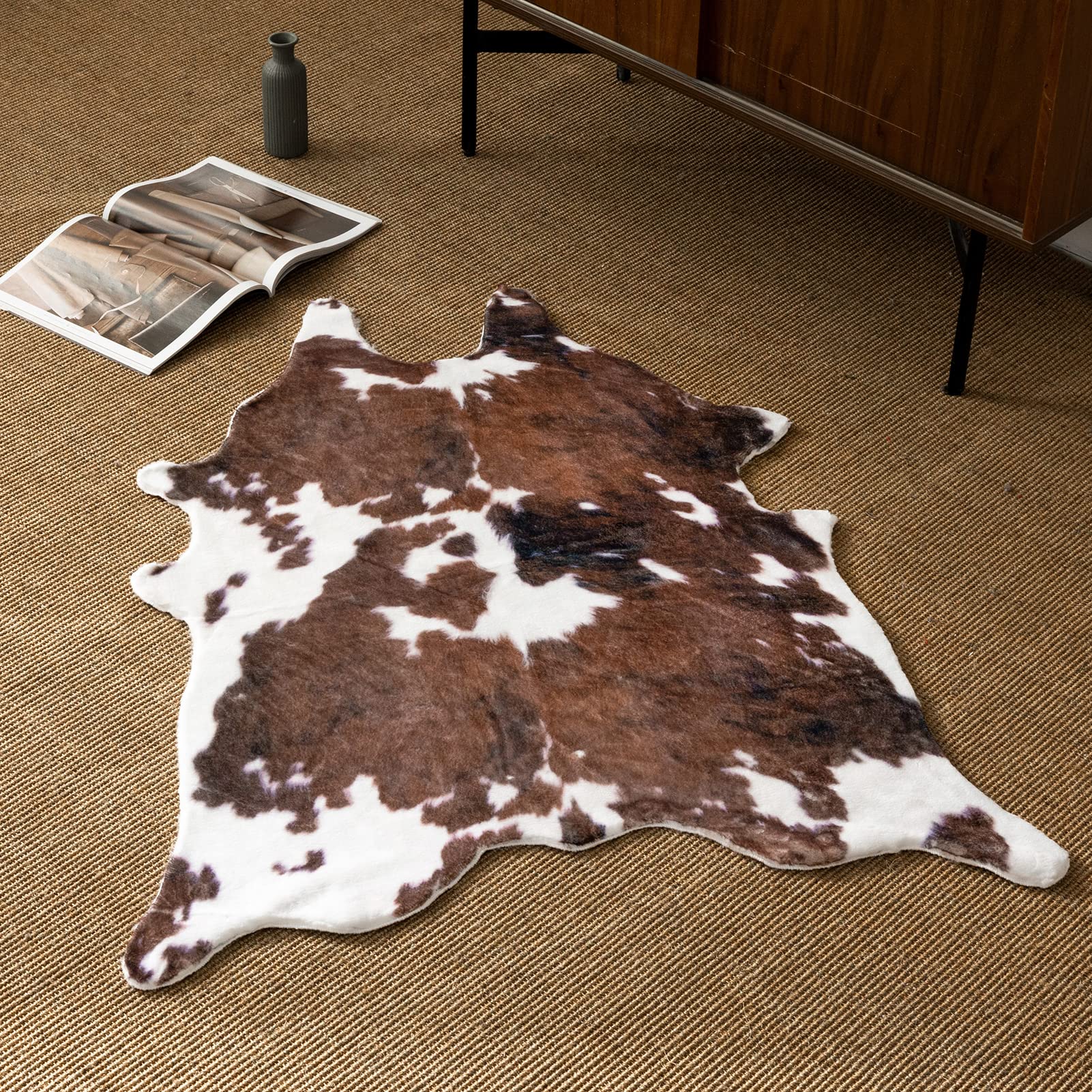 Ashler Faux Cowhide Rug, Cow Print Area Rug, Light Brown Cute Cow Animal Mat, Non-Slip Backing, Machine Washable, Cowhide Rugs for Room Decor, Living Room and Bedroom, 2.9 x 3.6Ft