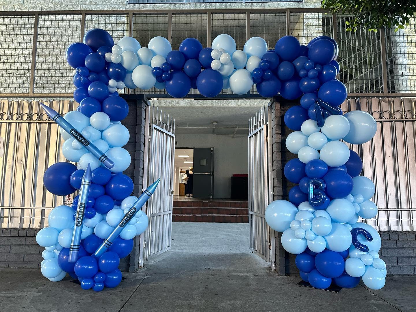 Blue Balloons Arch Kit, ADOINBY 139Pcs Macaron Blue Royal Blue Balloon Garland kit, 18 12 10 5 Inch Different Size Balloons for Baby Shower Graduation Boys Birthday Ocean Themed Party Decorations