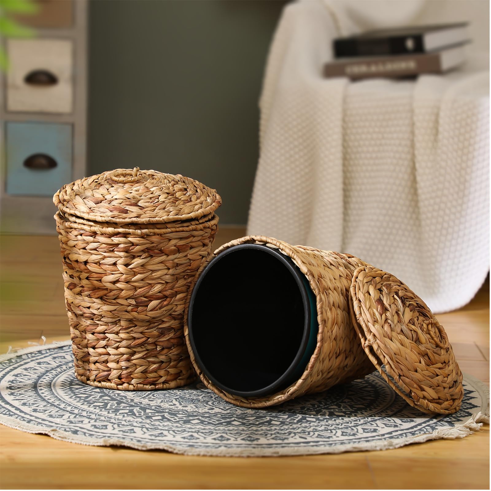 Maxcheck 2 Sets Wicker Trash Can with Lid and Plastic Insert 3 Gallon Trash Can Boho Woven Wicker Round Waste Basket Office Garbage Cans for Bathroom Living Room Bedroom