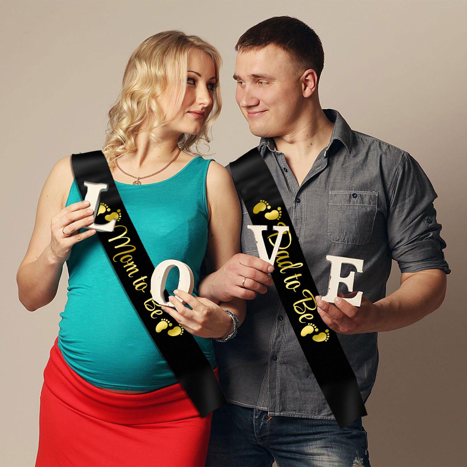 2pcs Mom to be and Dad to be Baby Shower Sash，Black Satin with Gold Letters Sash for New Mom Dad Baby Shower Party Gender Reveal Supplies Decorations