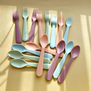 ChaLeeMoo 16Pcs Kids Plastic Utensils Kids Forks and Spoons Set, Multicolor Toddler Utensils, Reusable Kids Silverware Cutlery Set, Ideal for School Lunch Box, Camping, Travel, Party Favors BPA Free