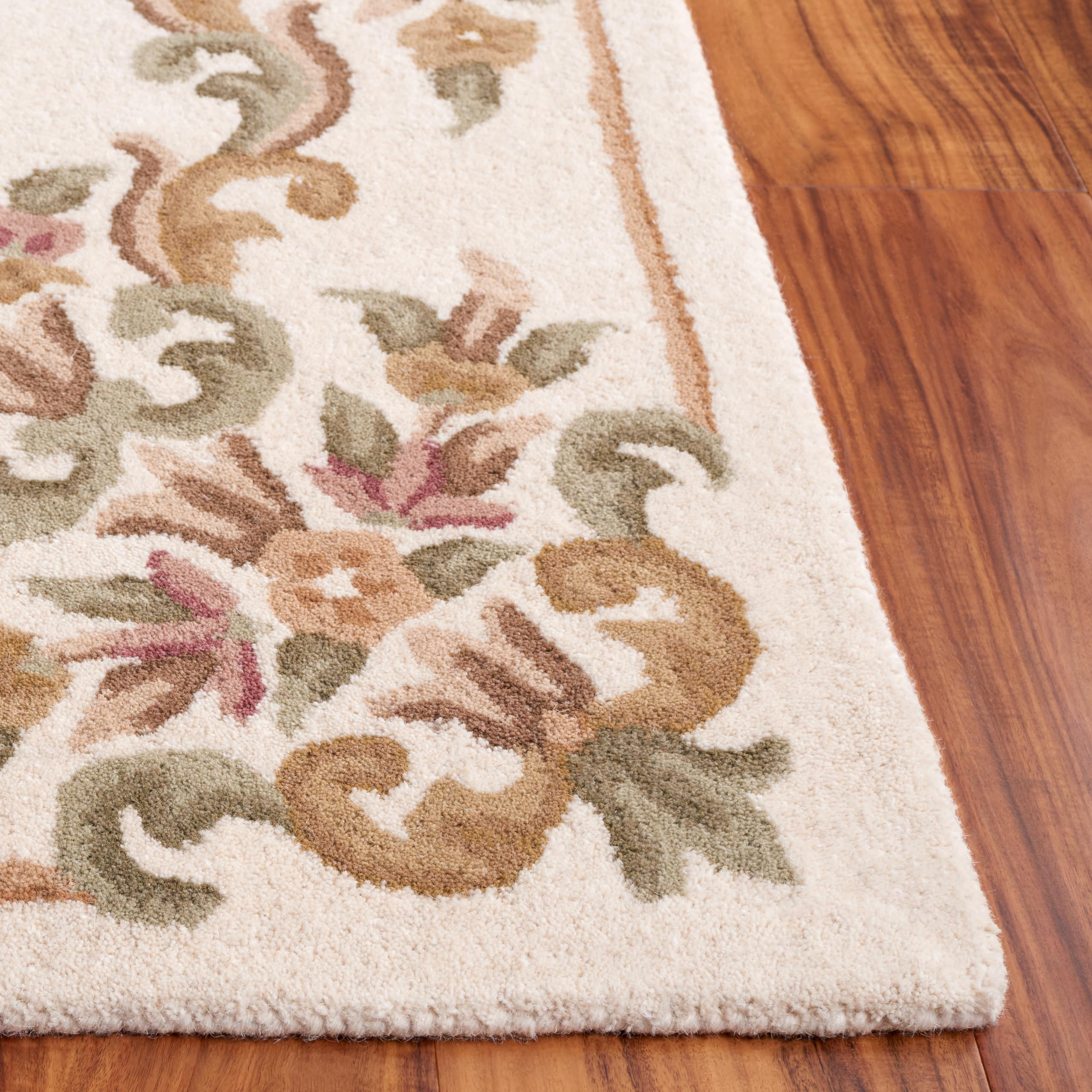 SAFAVIEH Aubusson Collection Area Rug - 5' x 8', Ivory & Green, Handmade Traditional Wool, Ideal for The Living Room, Bedroom, Dining Room (AUB301A-5)