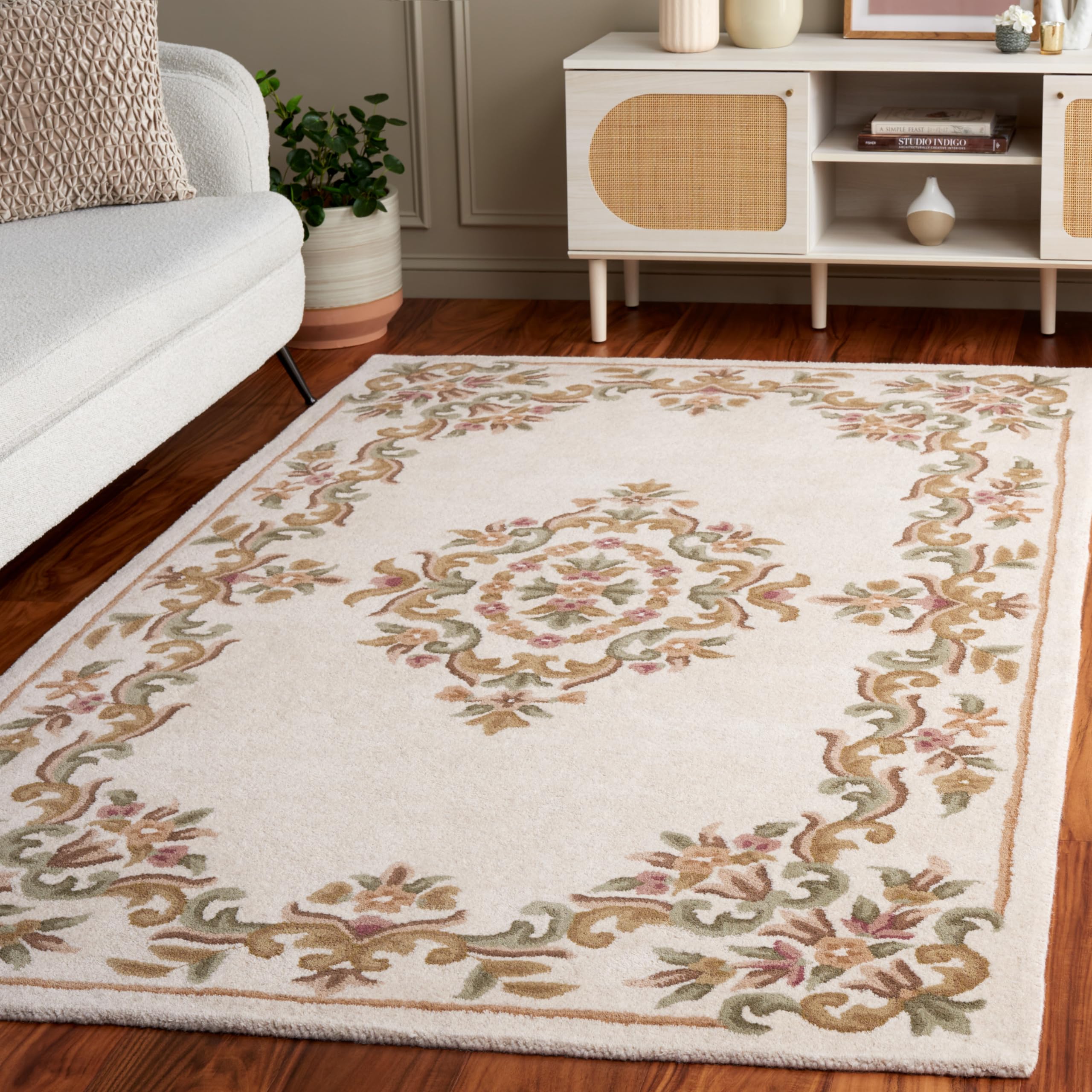 SAFAVIEH Aubusson Collection Area Rug - 5' x 8', Ivory & Green, Handmade Traditional Wool, Ideal for The Living Room, Bedroom, Dining Room (AUB301A-5)