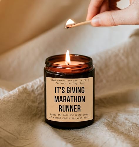 It's Giving Marathon Runner Candle - Gift for Marathon Runner - Marathon Gift - Marathon Decoration Candle - Gift for Him Her