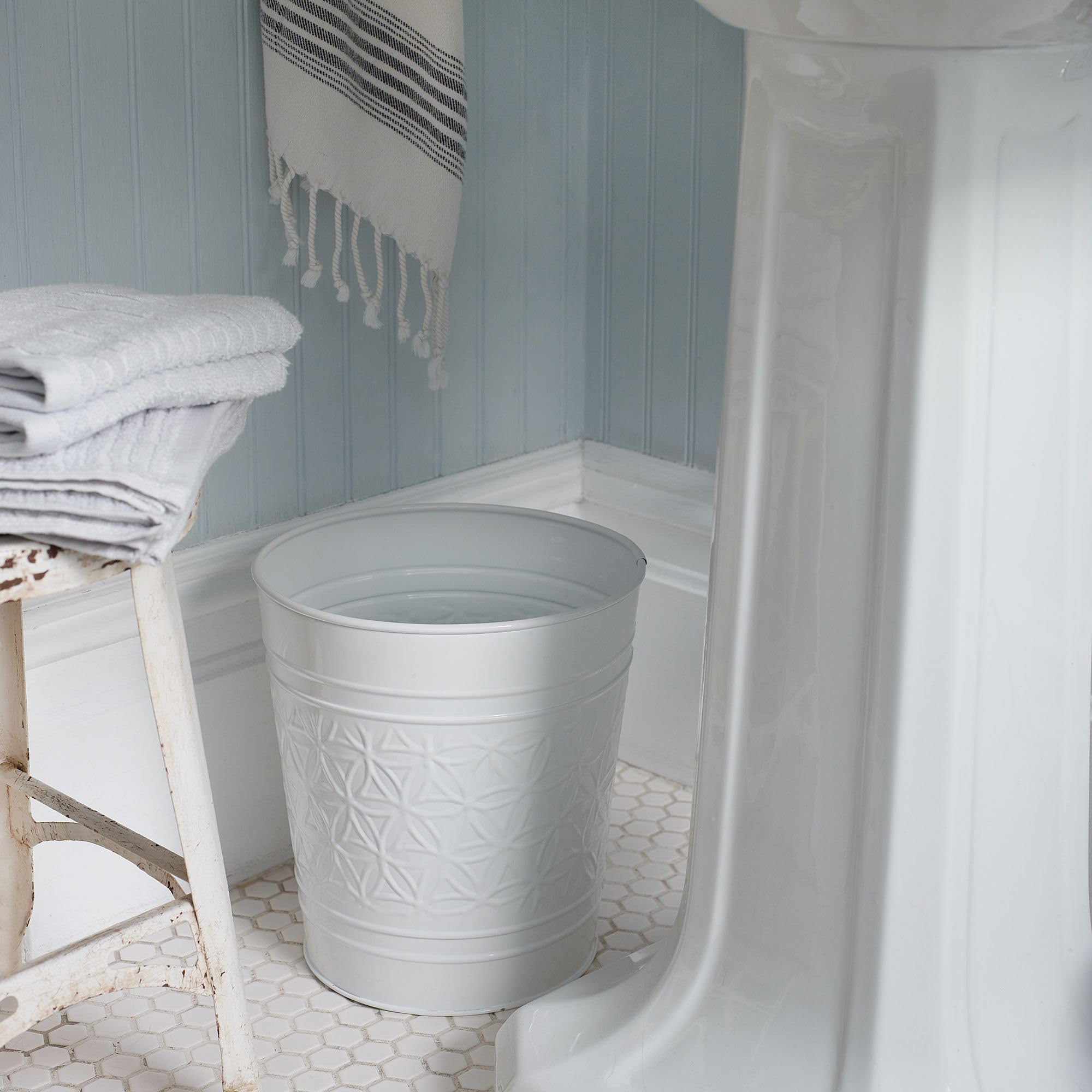 Autumn Alley Handcrafted White Bathroom Trash Can, Round Open-Top Bathroom Wastebasket White Stylish Metal Wastebasket for Home, Office, Bedroom Decorative Waste Basket Decor, White, 2 Gal.