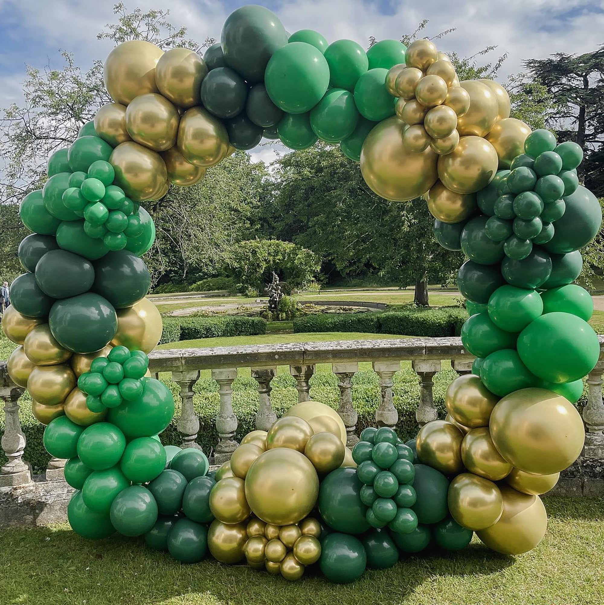 MOMOSHERO 137Pcs Green and Gold Balloons Arch Garland Kit, Dark Emerald Green Hunter Forest Sage Green Metallic Gold Balloon for Birthday Wedding Christmas Jungle Safari Baby Shower Party Decorations