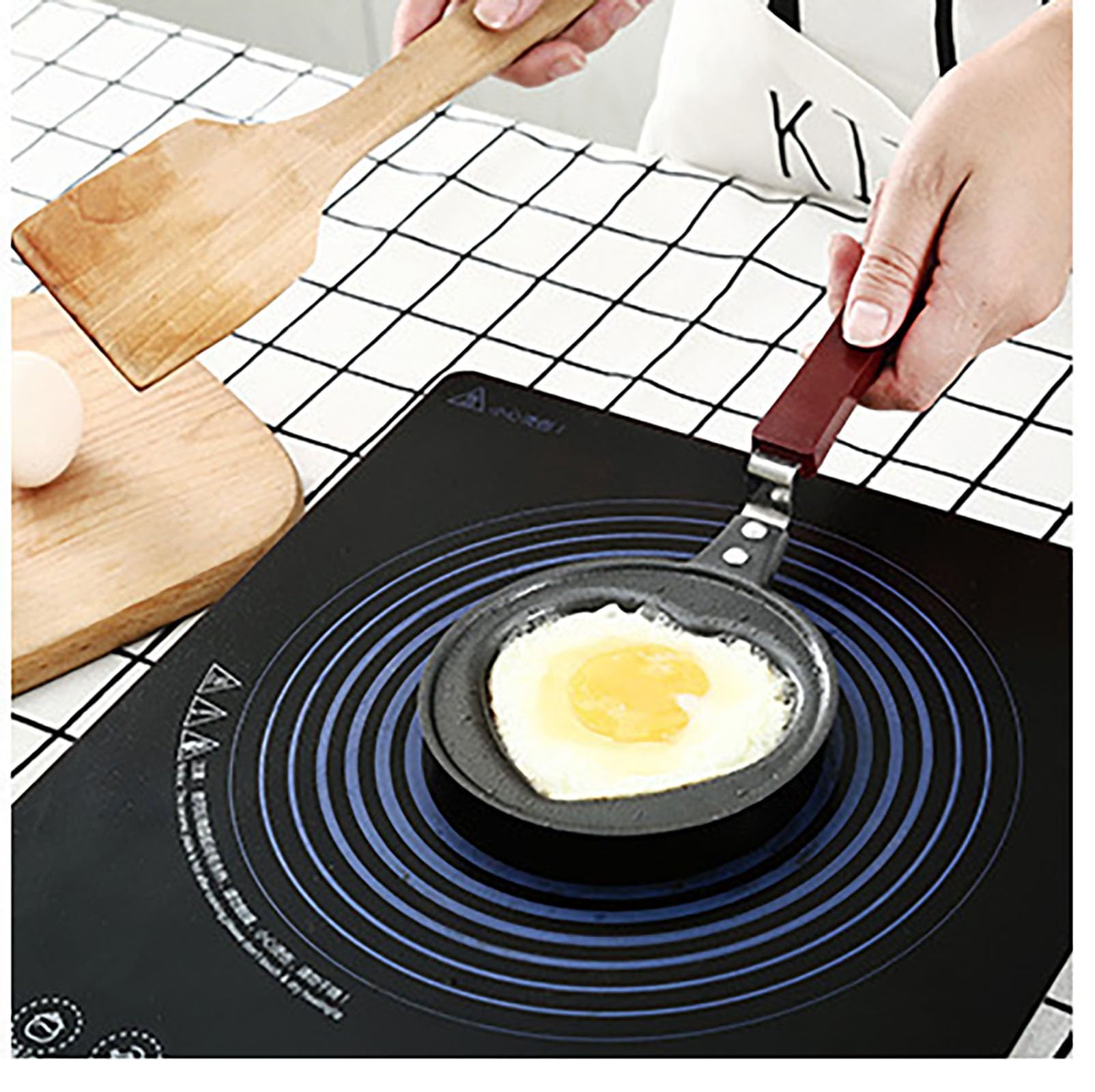 YIKANGHENG Mini Frying Pan, 4.8 Inch Heart Shape Iron Egg and Omelet Pan with Nonstick Coating for Kitchen and Outdoor of Fried Eggs, Cakes and Breads (Heart)