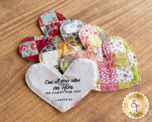 shabby fabrics patchwork heart pocket prayer quilt panel (natural)