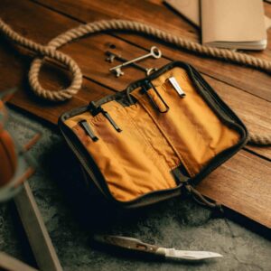 LOCHBY Quattro | Slim & Elegant Pen Pouch | Durable Waxed Canvas Lightly Padded for Fountain Pen & Mechanical Pencil | Compact Design Holds 4 Pens | For Everyday Carry, Travel & Creative Artists