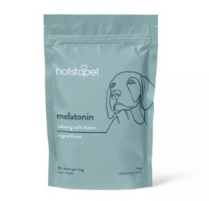 holistapet melatonin calming soft chews, heart-shaped treats, maintain calmness, formulated with chamomile, passion flower, ashwagandha root, soothing ingredients (30 chews, 1mg each, original flavor)