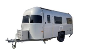 airstream caravans trailer with bedroom/living room/bathroom and kitchen.now travelling is much easy, 21.3 * 7.15 * 8ft.