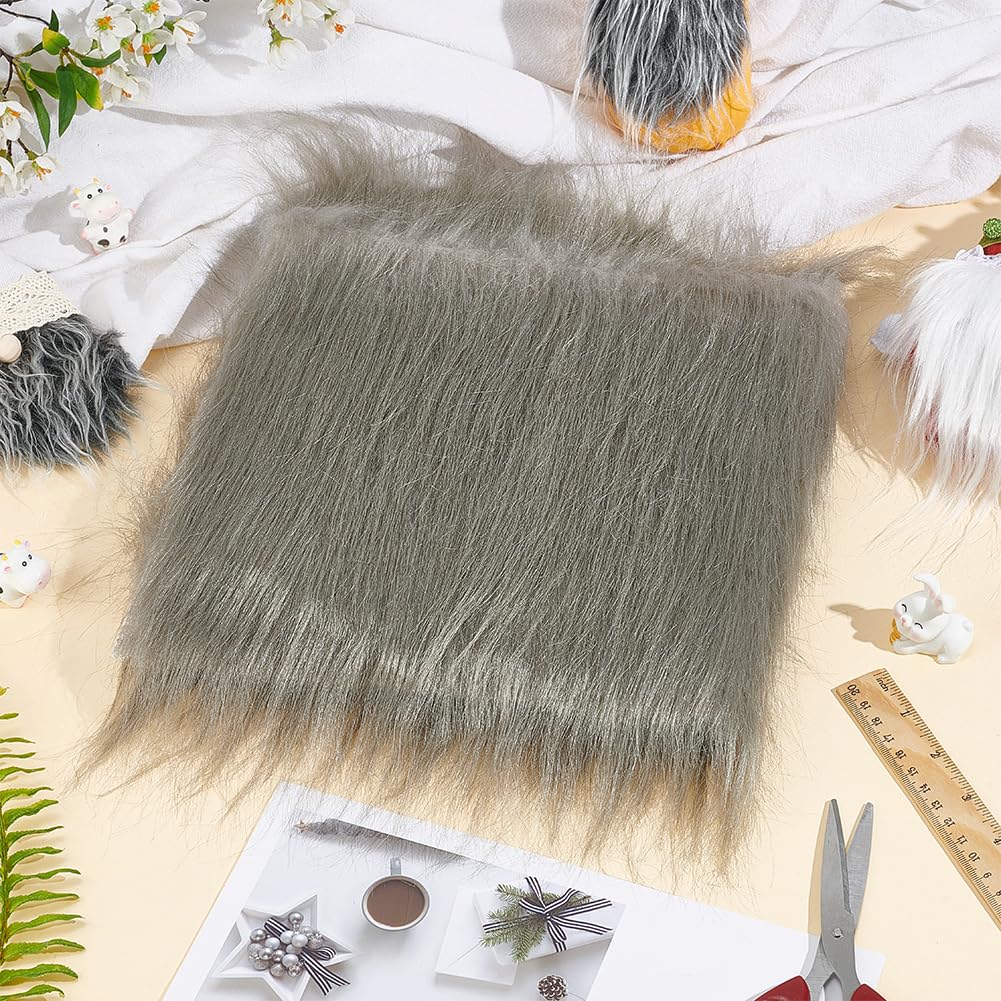 FINGERINSPIRE Faux Fur Fabric 21.7x21.7 Inch Rectangle Shaggy Plush Fluffy Fuzzy Fur Patch Gray Precut Faux Fur Square Fabric Sewing Fur Cuts for Fursuit Cosplay Costume Dwarf Craft Supply Decoration