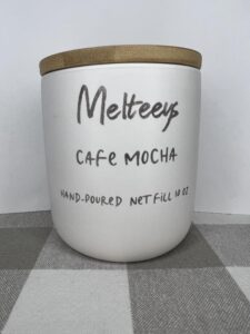 melteeys cafe mocha 10 oz candle in ceramic jar - luxury hand-poured candle - custom wax blend with coconut, beeswax, and soy - parafin free - made with love in small batches