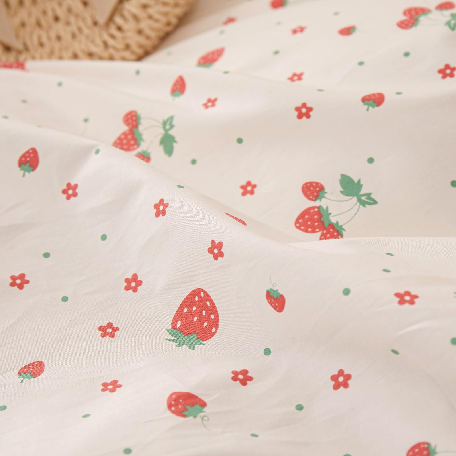 EAVD Kawaii Strawberry Duvet Cover Twin Girls Soft 100% Cotton Cute Ruffle Strawberry Bedding Set with 2 Pillowcases Chic Romantic Strawberry Print Ruffled Comforter Cover with Zipper Closure