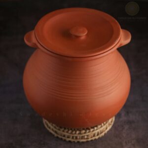 swadeshi blessings handmade exclusive range unglazed clay hotcase/earthen pot for cooking & serving with lid(natural firing shade & mirror shine) + free palm leaf stand (2 liters)