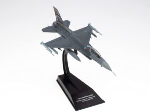 opo 10 - military fighter aircraft 1/100 f-16cm fighting falcon / 50th anniversary of wild weasel/usaf 20th fw 2015 - cp36