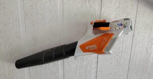 universal leaf blower wall mount (compatible with stihl electric blowers)