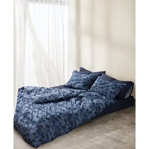 calvin klein home floral printed king duvet sets of 3 pieces -1 duvet cover and 2 sham covers, 100% cotton 300 tc (navy blue)