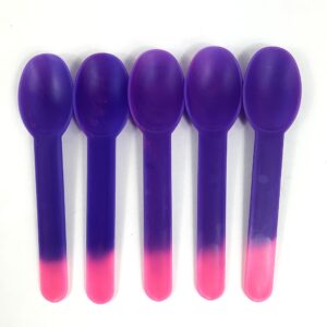 heyiwell 50pc heavy widehandle color changing dessert spoons reacts to cold temperatures for yogurt ice cream and cold drinks,pink&purple