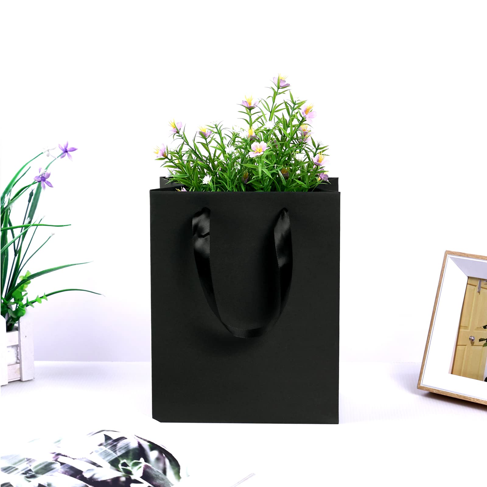 MOXARYSU Medium Black Gift Bags: 8x5x10 Inch 12pcs Black Paper Gags Bulk For Party Shopping Birthday Wedding